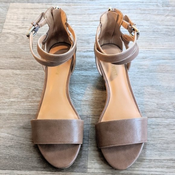 Nine West | Shoes | New Nine West Nude Strappy Wooden Wedge Neutral ...